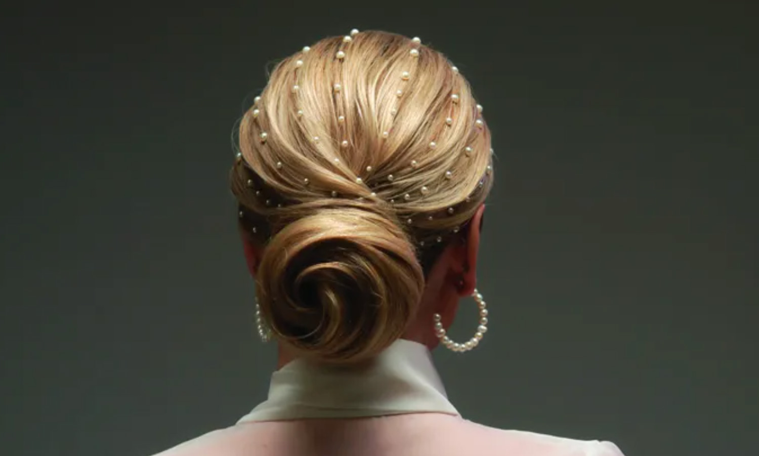 Pirouette Chignon - Get the Look with Medialdea